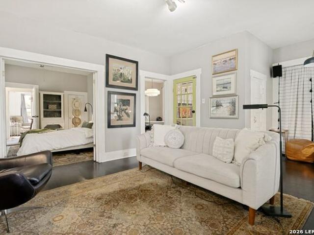 200 Queen Anne Ct, Unit 200B