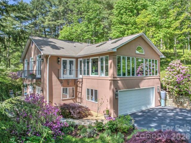 200 Robinhood Rd, Asheville, NC 28804