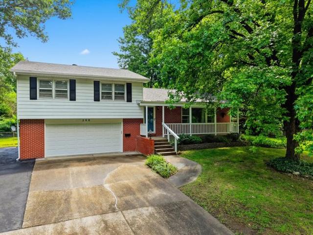 200 Rockingham Dr, Columbia, MO 65203