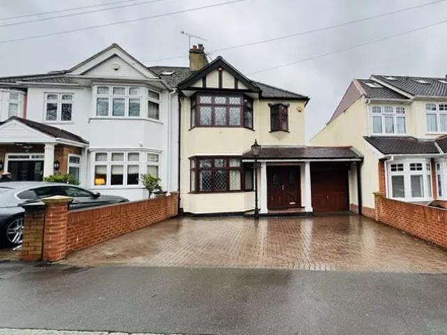 200 Roding Lane South, London, IG4 5PP, United Kingdom | 3 bed duplex for rent #139332799 | Rentberry