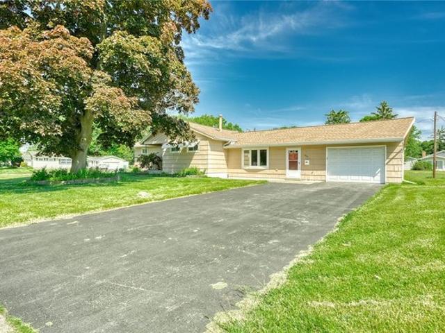 200 Rosecroft Dr, Rochester, NY 14616
