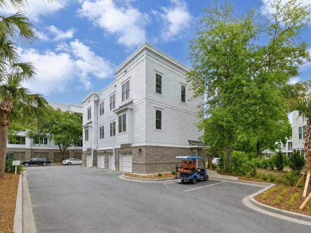 200 River Landing Drive Unit 102e