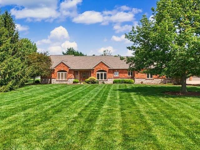 200 Riverbend Blvd, Mahomet, IL 61853