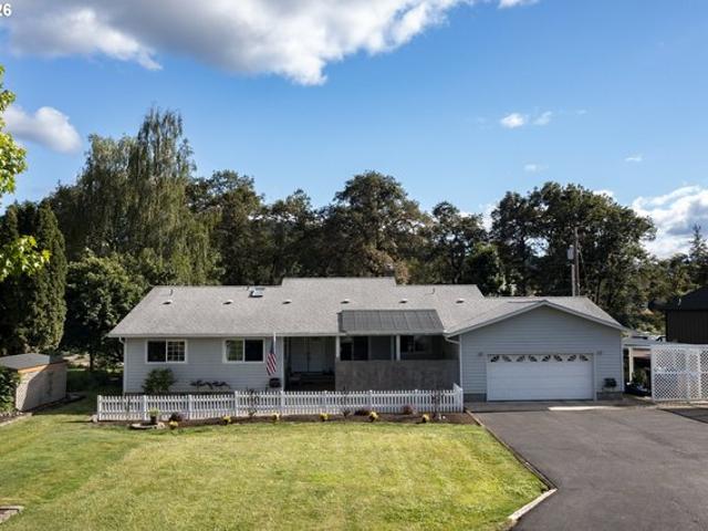 200 Rivershore Dr, Roseburg, OR 97470