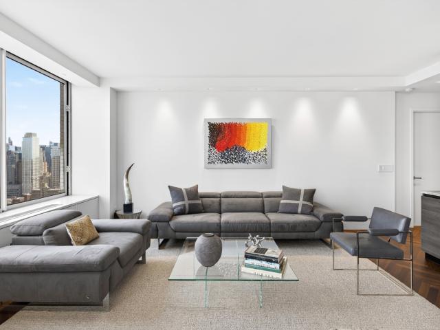 200 RIVERSIDE Boulevard 43C