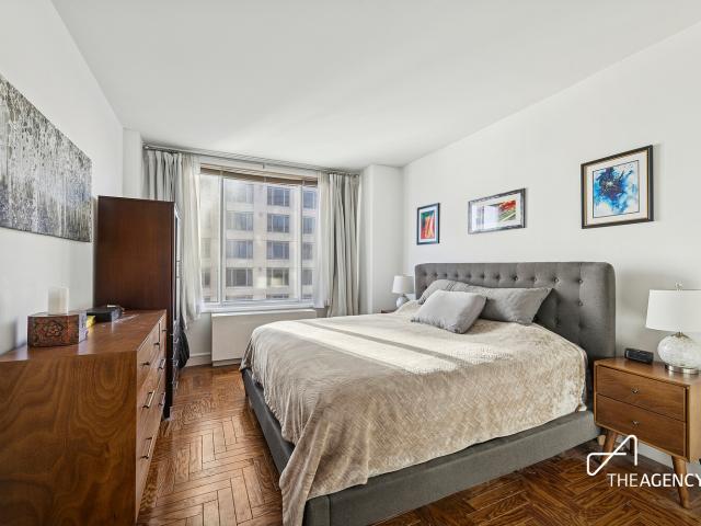 200 RIVERSIDE Boulevard 12B