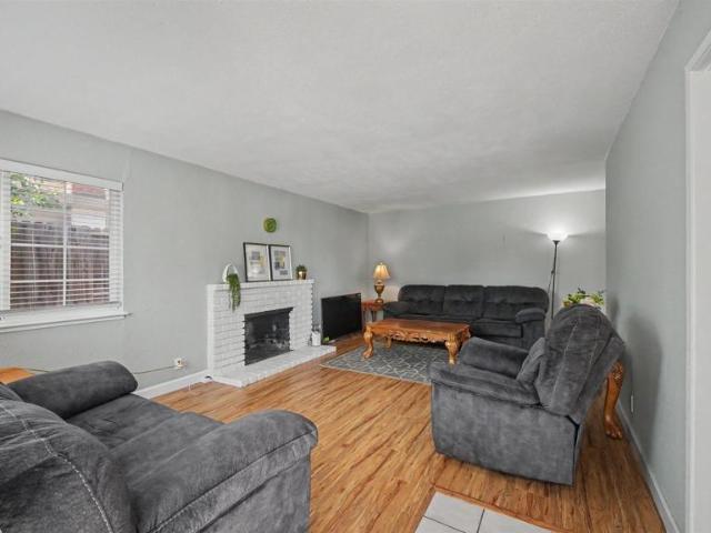 200 Riverside Pl