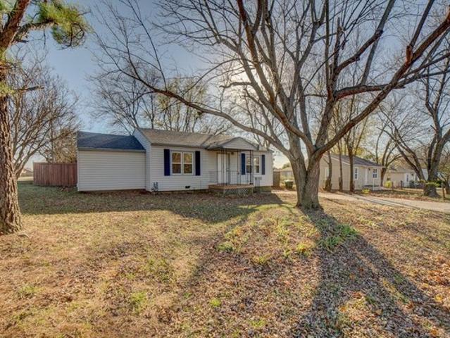 200 W 44th St, Sand Springs, OK 74063