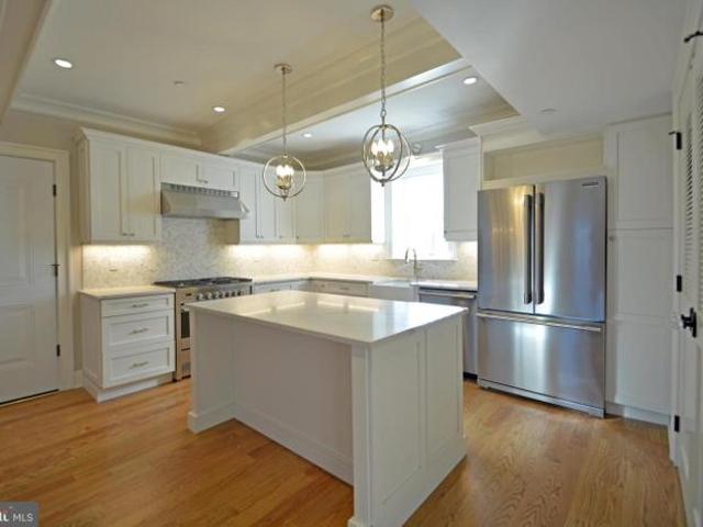 200 W Wayne Ave #3, Wayne, PA 19087