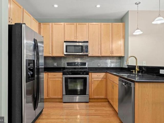 200 W Elm Street # 1207