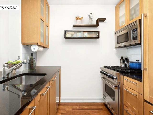 200 W END Avenue 12M