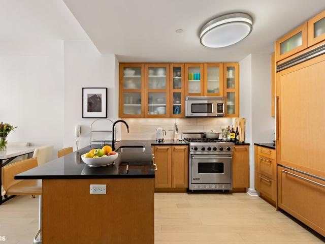 200 W END Avenue 6B