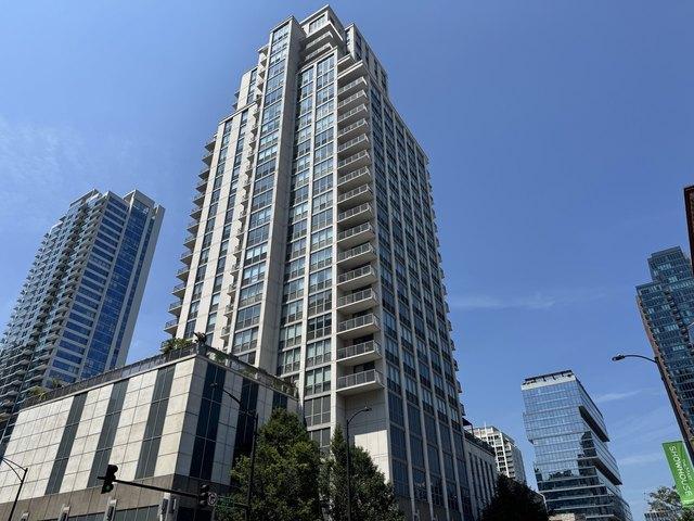 200 W Grand Ave Apt 1801, Chicago, IL 60654