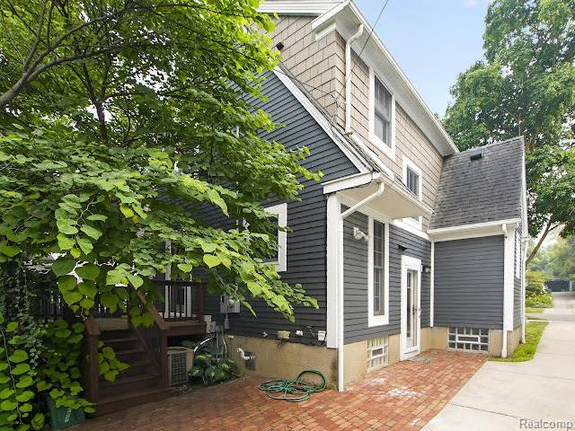 200 W Hoover Avenue