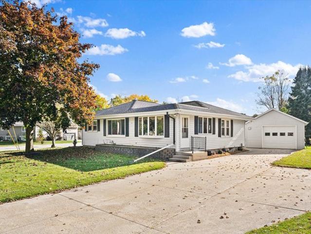 200 W Lake Dr, Random Lake, WI 53075