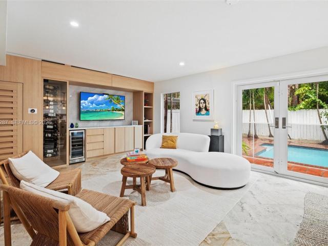 200 W Mashta Dr, Key Biscayne, FL 33149 | MLS #A12015 | Compass