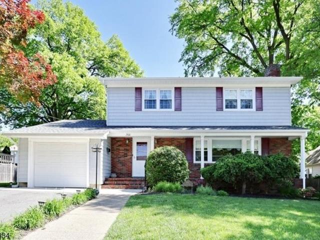 200 Watchung Dr, Hawthorne, NJ 07506