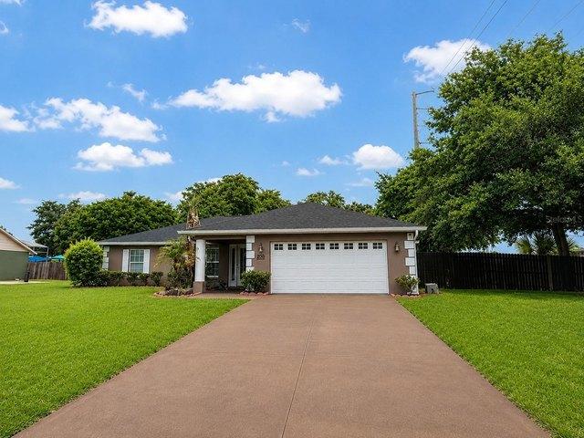 200 Waters Edge Dr, Leesburg, FL 34748