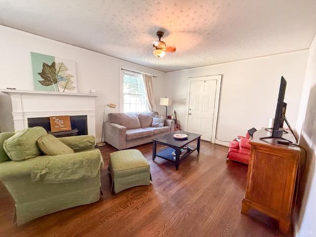 200 Warren Ave, Lynchburg, VA 24501 | MLS #365049 | Compass