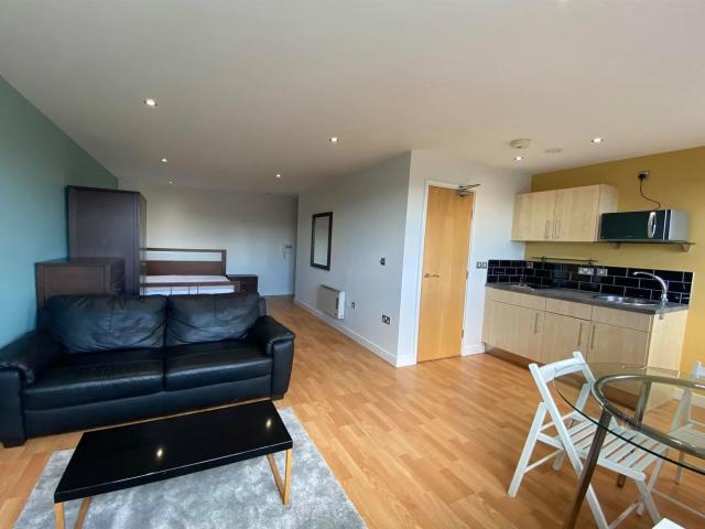 200, West One Cube, City Centre, S1