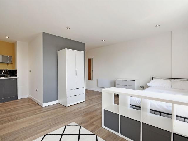 200, West One Space, City Centre, S1