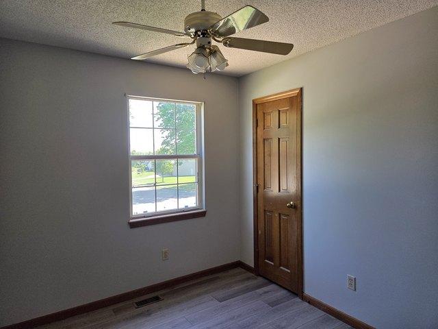 200 Toucan St, Raymore, MO 64083