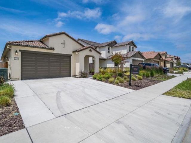 200 Tanoak St, Hollister, CA 95023