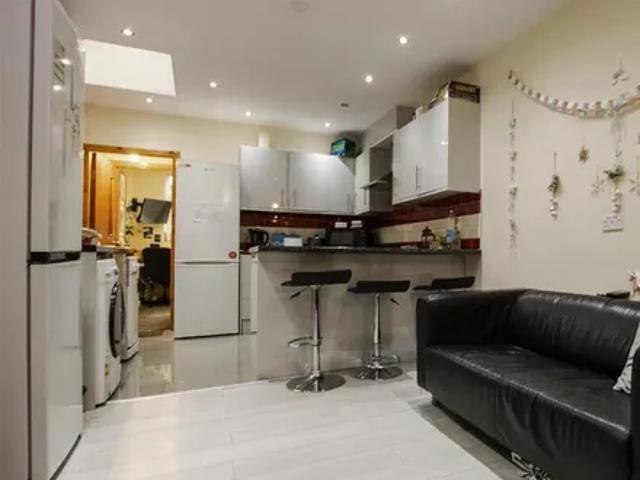 200 Tiverton Road, Stirchley, B29 6BU, United Kingdom | 6 bed house for rent #134705277 | Rentberry