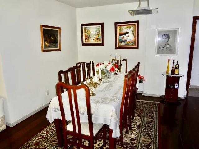 200m² 3 vagas varandão