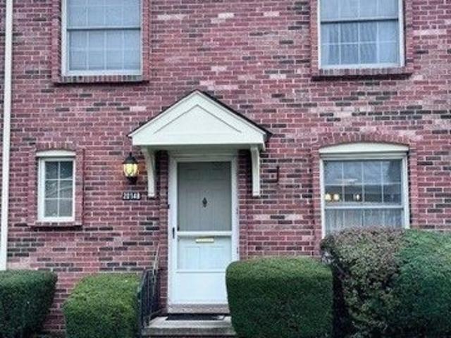 20148 Great Oaks Cir S, Clinton Township, MI 48036
