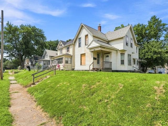 2014 Claussen St, Davenport, IA 52802