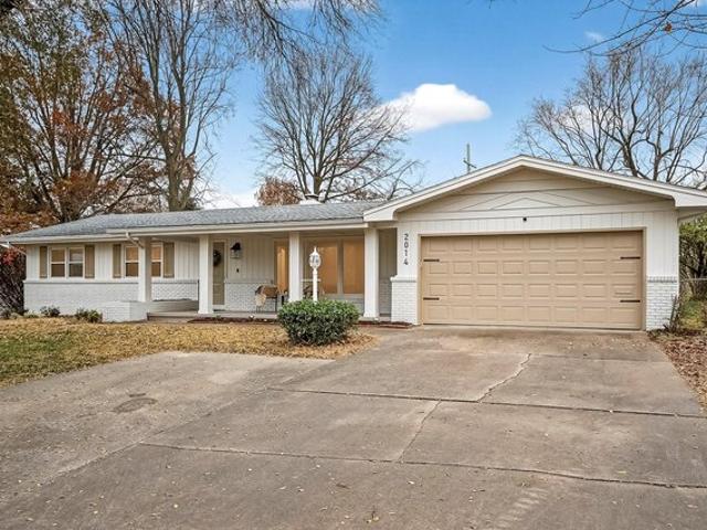 2014 E Edgewood St, Springfield, MO 65804