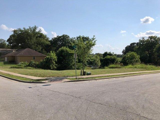 2014 E Jay St, Ozark, MO 65721