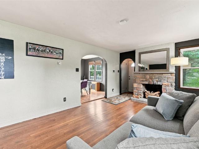 2014 Hulton Road