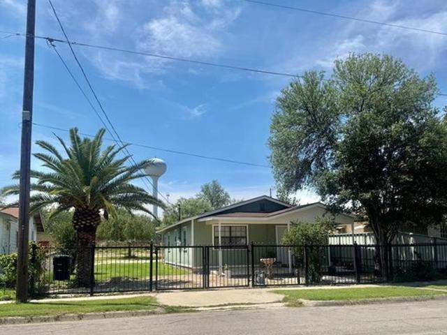 2014 King Arthur St, Eagle Pass, TX 78852