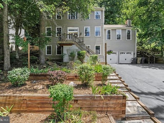 2014 Schooner Dr, Stafford, VA 22554