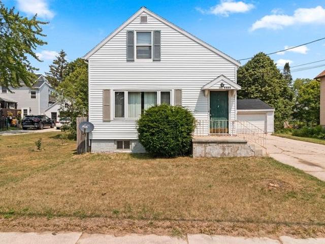 2014 13th St, Two Rivers, WI 54241