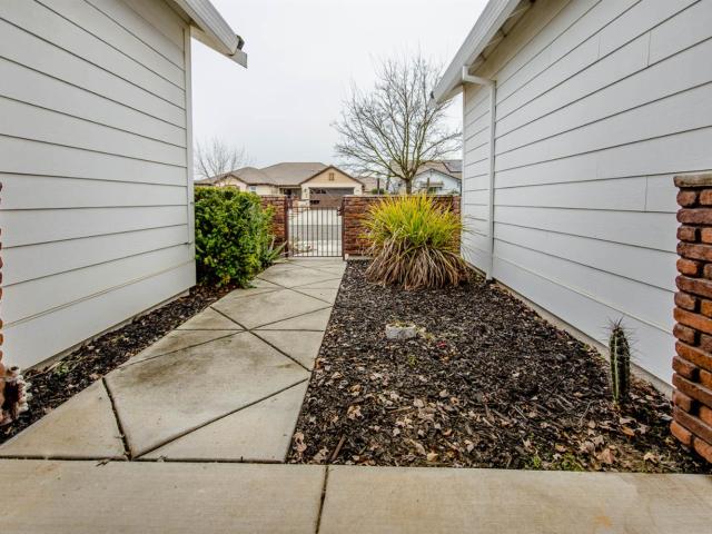 2015 Muller Dr, Woodland, CA 95776 | MLS #226009 | Compass