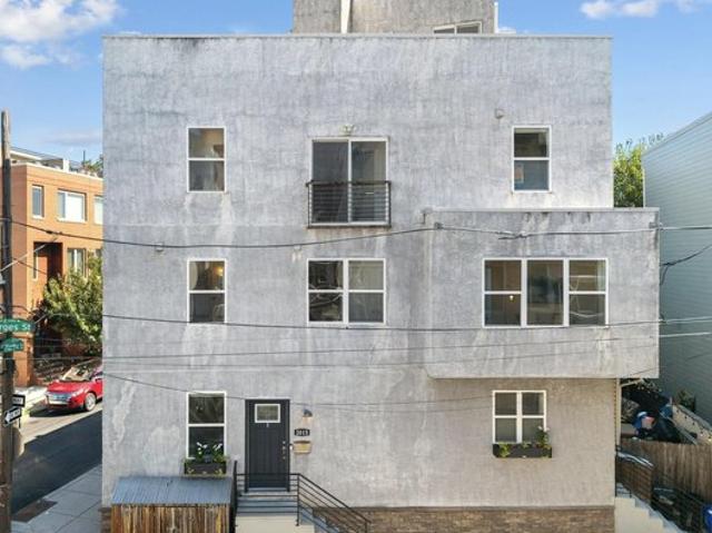 2015 Martha St, Philadelphia, PA 19125