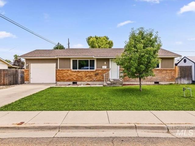 2015 Meadow Ave, Caldwell, ID 83605