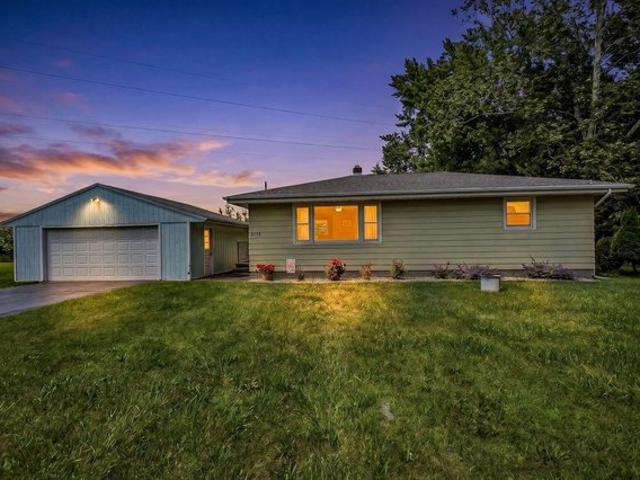 2015 Gaines Dr, Benton Harbor, MI 49022