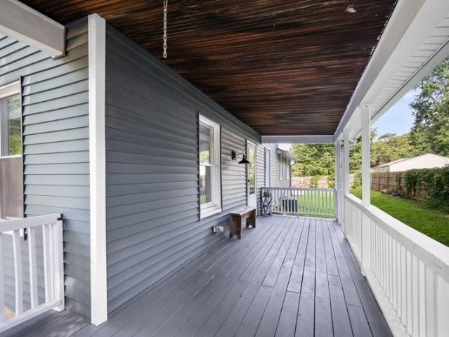 2015 Leclaire Street