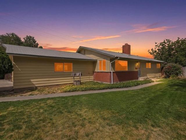 2015 S Dayton St, Kennewick, WA 99337