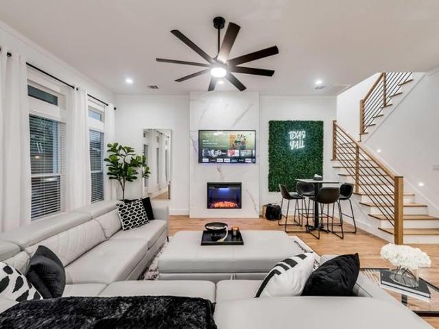 2015 S Ewing Ave, Dallas, TX 75216