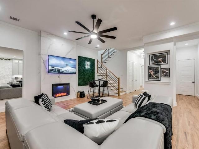 2015 S Ewing Avenue