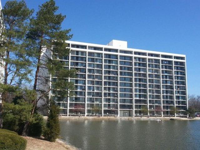 2015 S Finley Rd Apt 209, Lombard, IL 60148
