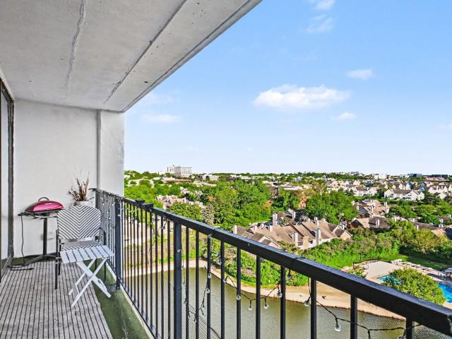 2015 S Finley Road # 1107