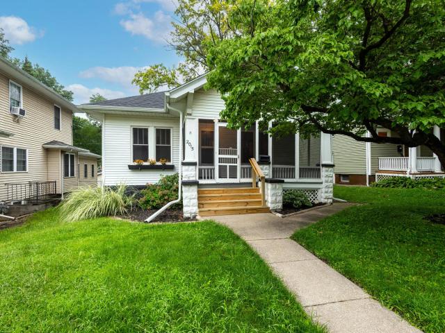2015 Tremont Avenue