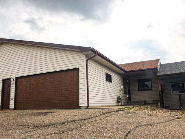 2015 12th St NW, Minot, ND 58703