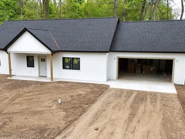 20160 Parkway Ave, Three Rivers, MI 49093